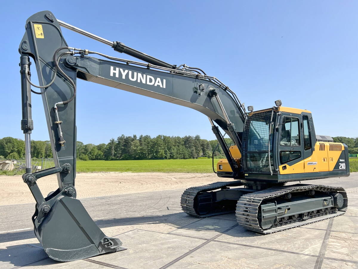 Hyundai R210 Smart Plus *2024 Model* – Globalworkstuff