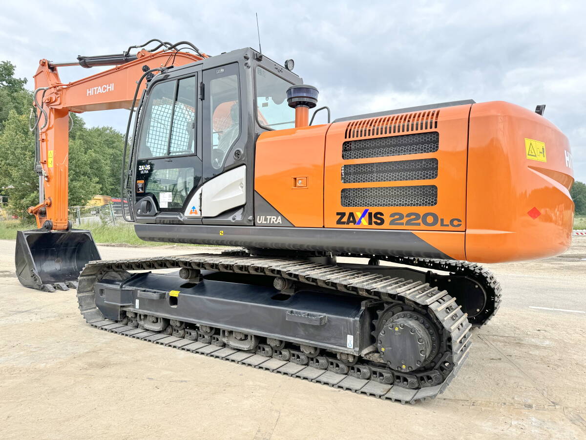 Hitachi ZX220LC-5G / Ultra 2024 Edition – Globalworkstuff